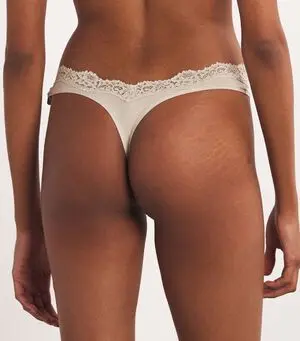 SKIMS Lace-trim Fits Everybody Dipped Thong