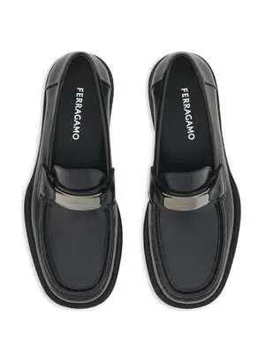 FERRAGAMO New Vara Buckle Loafers