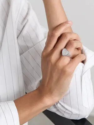 Yvonne Léon Chevalière Coeur Pailletee 9-karat White Diamond Ring