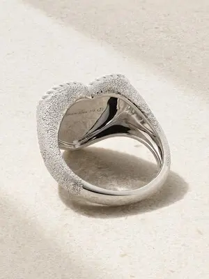 Yvonne Léon Chevalière Coeur Pailletee 9-karat White Diamond Ring