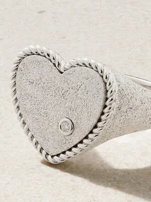 Yvonne Léon Chevalière Coeur Pailletee 9-karat White Diamond Ring