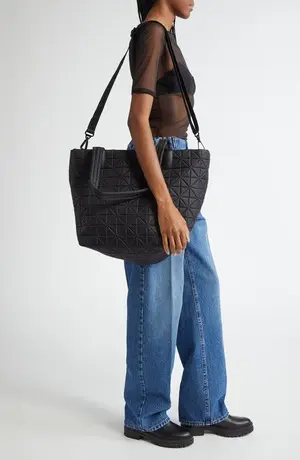 VEECOLLECTIVE Medium Vee Quilted Tote - Black