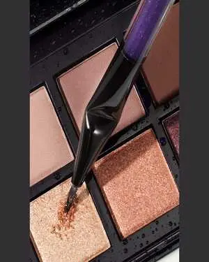 KEVYN AUCOIN Angled Eyeliner Brush