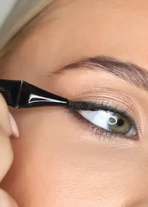 KEVYN AUCOIN Angled Eyeliner Brush