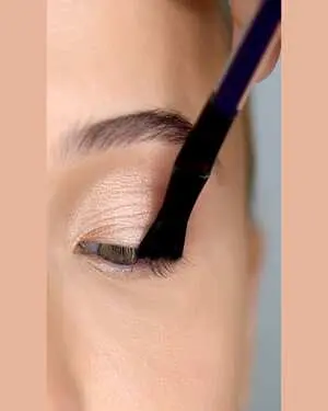 KEVYN AUCOIN Angled Fan Mascara Brush