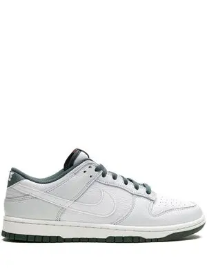 Nike Dunk Low Retro Se Vintage Sneakers