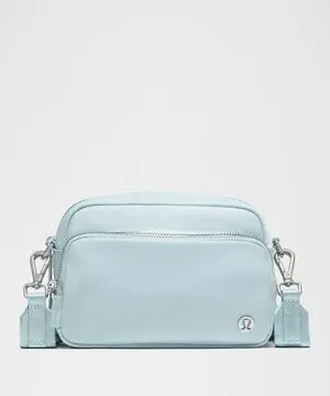 Lululemon Everywhere Crossbody Bag 2l Foam Cloud/silver