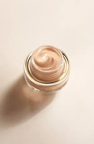 CLE DE PEAU BEAUTE The Foundation Spf 22 - Light Medium Ocher