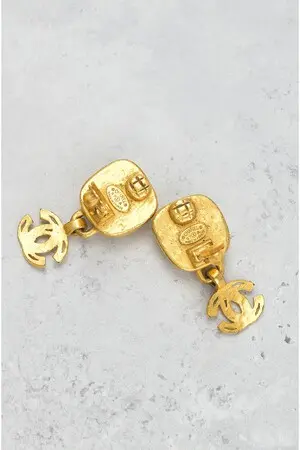 Chanel 1997 Coco Mark Clip-on Earrings In Metallic
