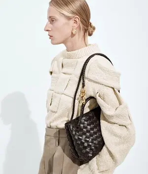 Bottega Veneta East-west Andiamo Top Handle Bag - Fondant