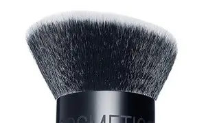 MELT COSMETICS 900 Face & Body Brush