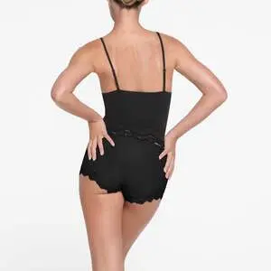 SKIMS Fits Everybody Lace Triangle Cami Top - Onyx