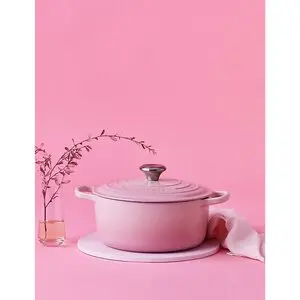 LE CREUSET Signature Round Cast-iron Casserole Dish - Shell Pink