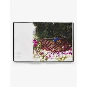 ABRAMS AND CHRONICLE BOOKS Vogue On Location Book