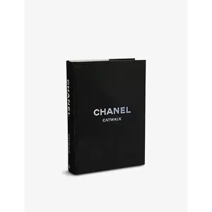 THAMES & HUDSON Chanel Catwalk: The Complete Collections Book - One-color