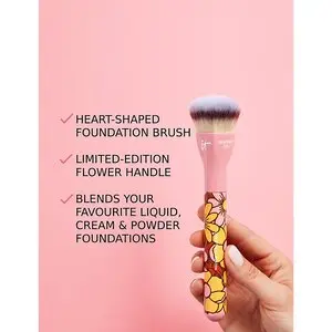 IT COSMETICS Heavenly Luxe® Love Is The Foundation Brush