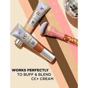 IT COSMETICS Heavenly Luxe® Love Is The Foundation Brush