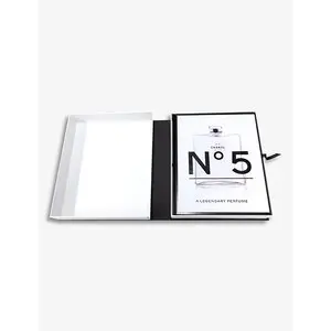 THAMES & HUDSON Chanel N°5 Catwalk Book