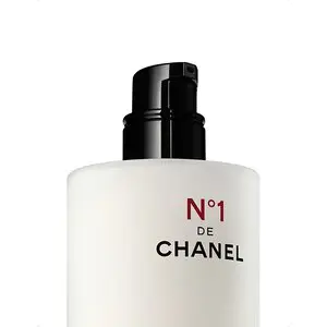 Chanel N°1 De Revitalizing Essence Lotion Plumps Unifies Illuminates
