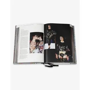 THAMES & HUDSON Vivienne Westwood Catwalk Book