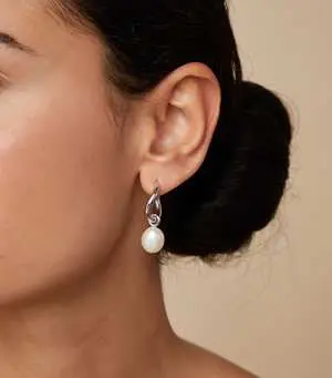 ASTRID & MIYU Sterling And Pearl Hoop Earrings - Silver