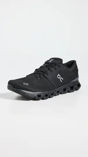 On X 4 Sneakers