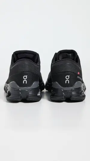 On X 4 Sneakers
