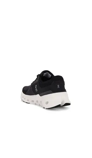 On Cloudrunner 2 Sneaker