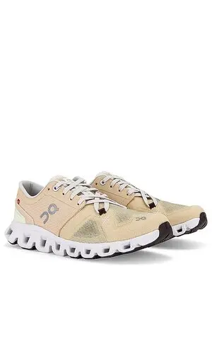 On X 3 Sneaker