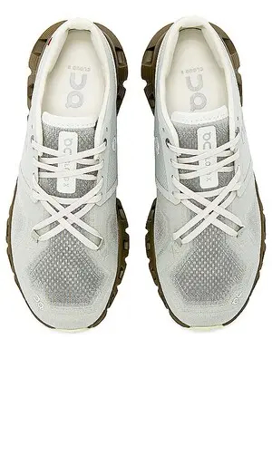 On X 3 Sneaker