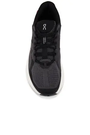 On Cloudrunner 2 Sneaker