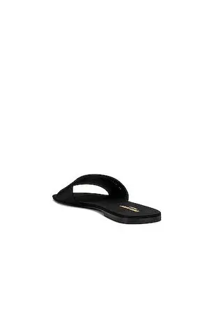 Saint Laurent Tail 05