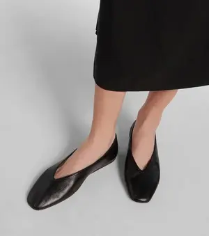 Le Monde Beryl Leather Ballet Flats - Black