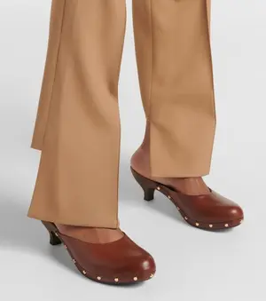 Chloé Judith Studded Leather Clogs - Brown