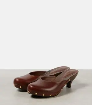 Chloé Judith Studded Leather Clogs - Brown