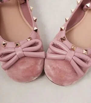 Valentino Garavani Rockstud Velvet Ballet Flats - Pink