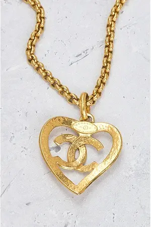 Chanel 1995 Cc Heart Necklace - Light Gold