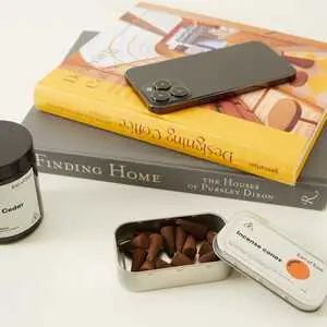 EARL OF EAST Incense Cones Strand