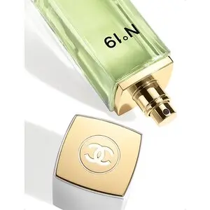 Chanel N°19 Eau De Toilette Spray