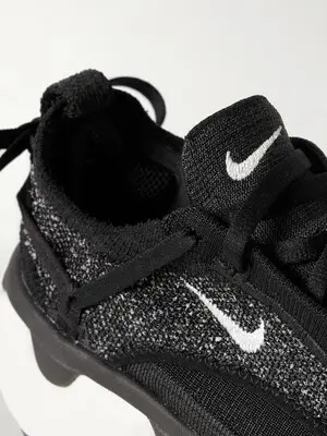 Nike Bloom Flyknit Sneakers