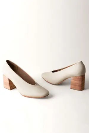 HUMA BLANCO Salvador Block Heel Pump - Bone