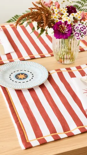 La DoubleJ Placemat Set Of 2 - Red And White