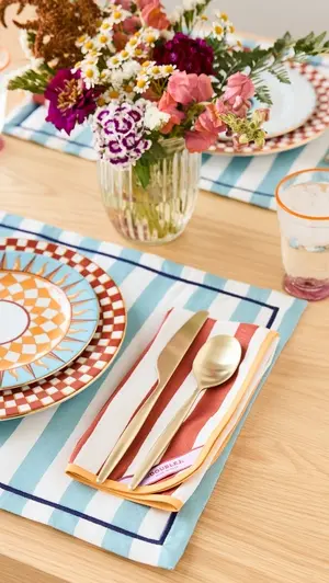 La DoubleJ Large Napkins Set Of 2 - Red And White