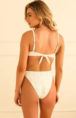 DIPPIN DAISY'S Daphne Bikini Top - Cape