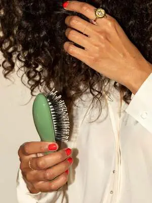 LA BONNE BROSSE N.03 The Petite Essential Soft Brush - Black