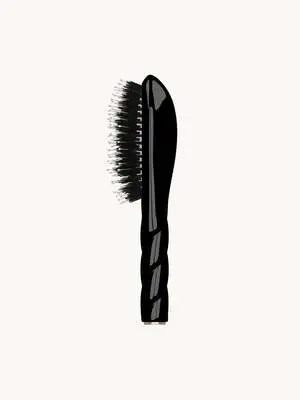 LA BONNE BROSSE N.03 The Petite Essential Soft Brush - Black