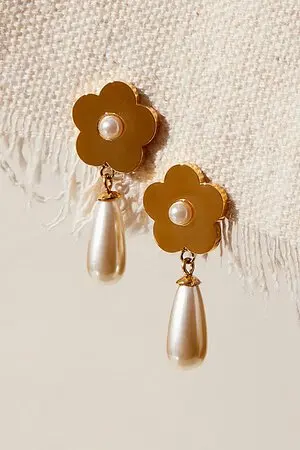 EVIE JEWELRY Lola Dangle Earrings - Pearl/gold