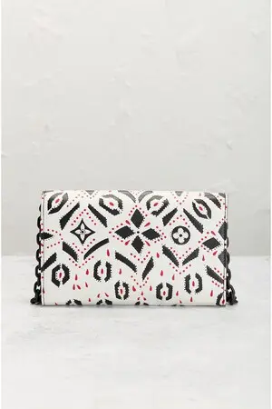 LOUIS VUITTON Portefeuille Twisted Wallet On Chain In White