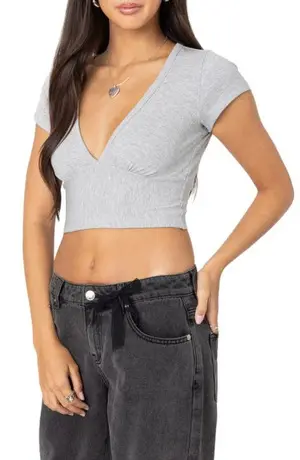 EDIKTED Deep V Crop T-shirt