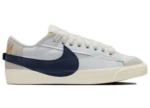 Nike Blazer Low Jumbo Sneakers